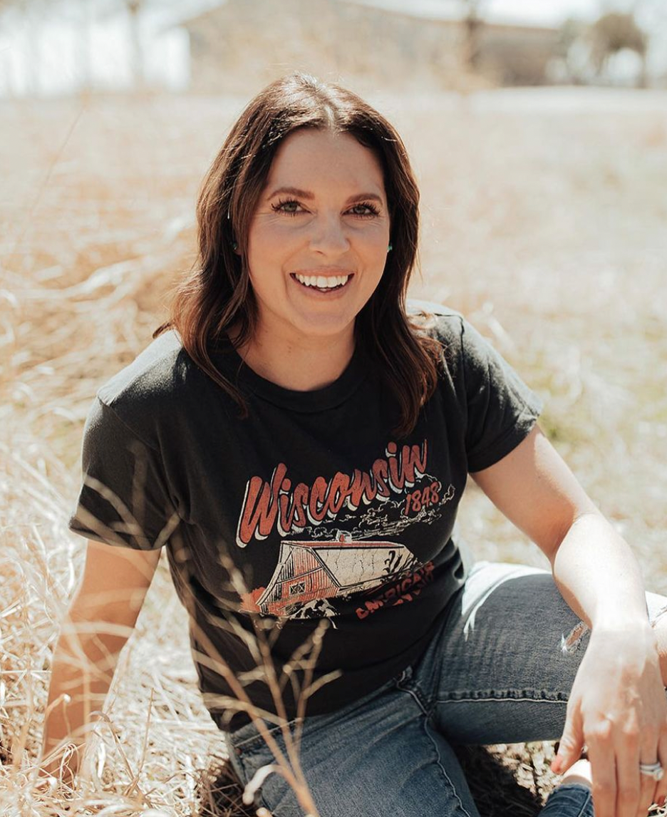 WATCH: BEEF & DAIRY Advocacy with the Mod Farm Chick – Amanda Radke